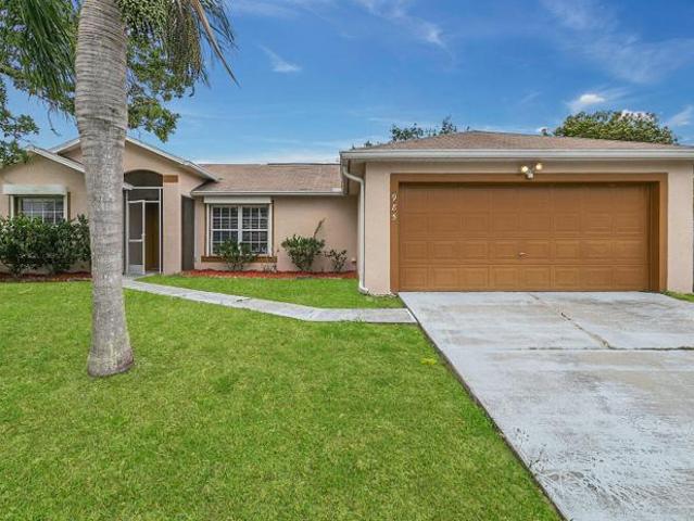 985 Elmsford St NW, Palm Bay, FL 32907