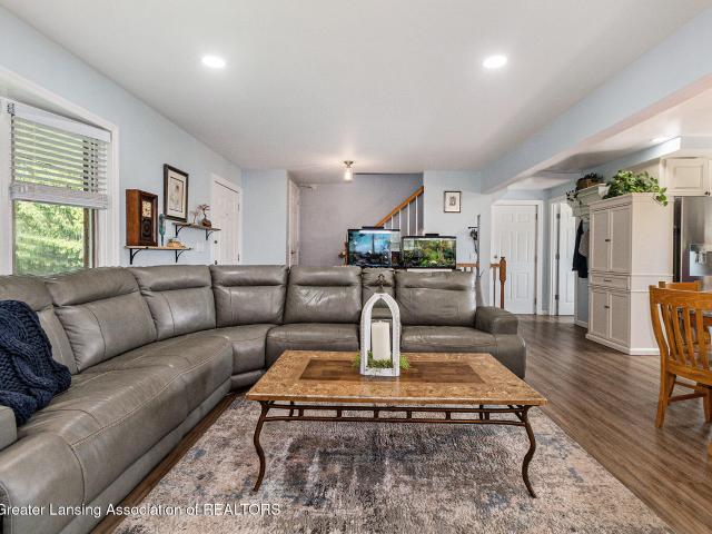 985 Ives Road