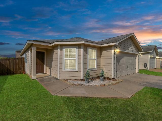 985 Lake View Circle W