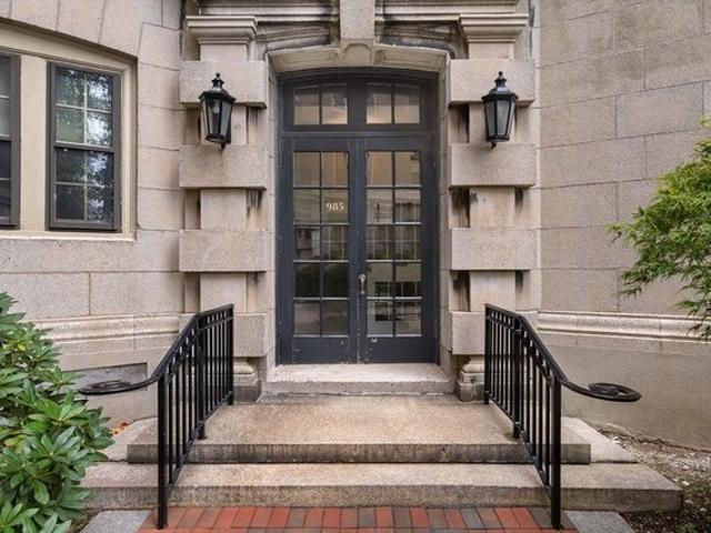 985 Memorial Dr Apt 401, Cambridge, MA 02138