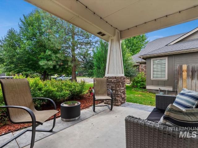 985 N Shadowridge Ave