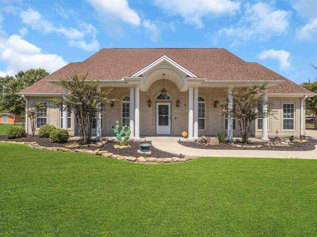 985 Sharp St, Bridge City, TX 77611