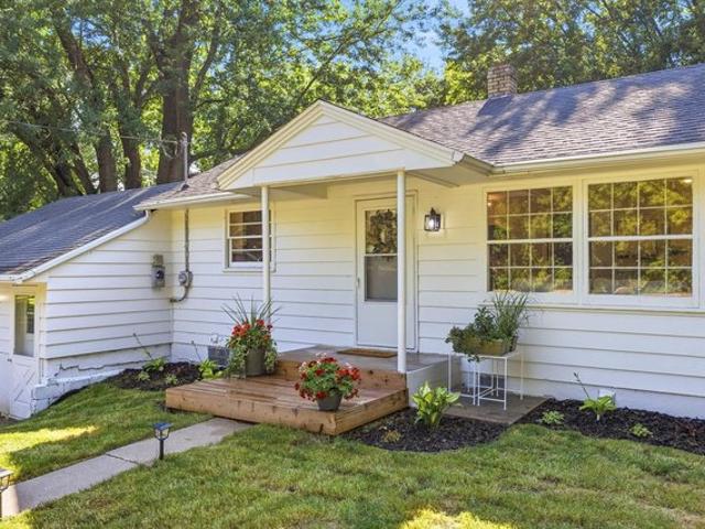985 Sunnyfield Rd N, Minnetrista, MN 55364