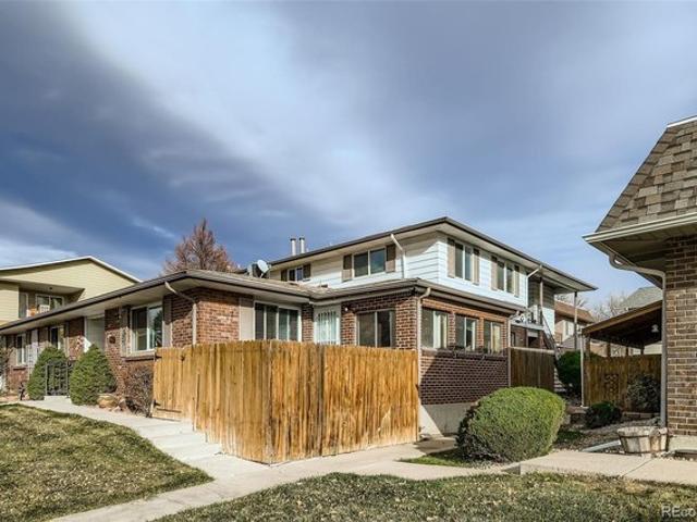 9864 Orangewood Dr, Denver, CO 80260