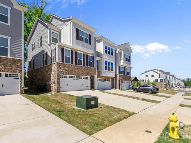 9866 Oaklawn Boulevard NW