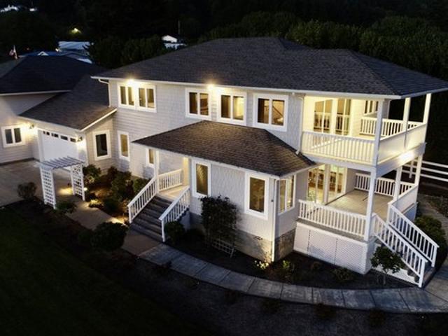 98694 Woodriff Ln, Brookings, OR 97415