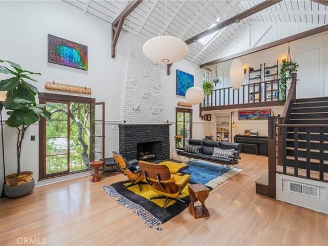 9861 Easton Dr, Los Angeles, CA 90210