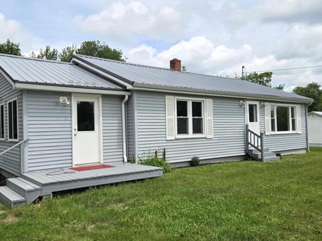 986 Main Rd, Eddington, ME 04428