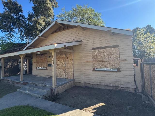 986 N Wilson Ave, Fresno, CA 93728 | Compass