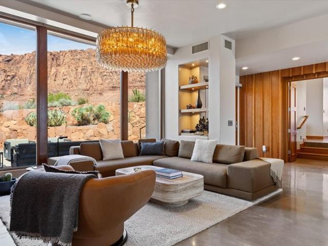 986 N Paiute Dr, Ivins, UT 84738
