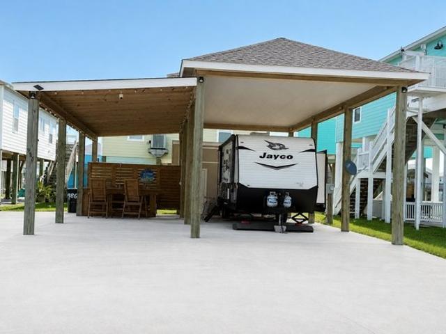 986 S Redfish, Crystal Beach, TX 77650