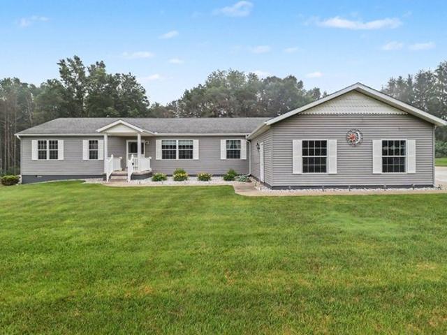 986 W Fox Farm Rd, Manistee, MI 49660