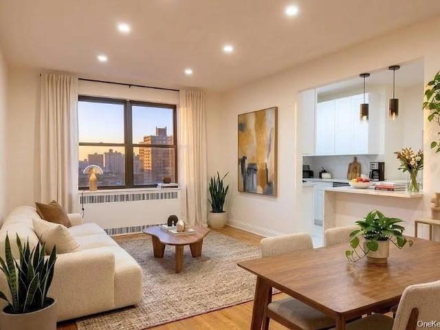 9876 Queens Boulevard 6L