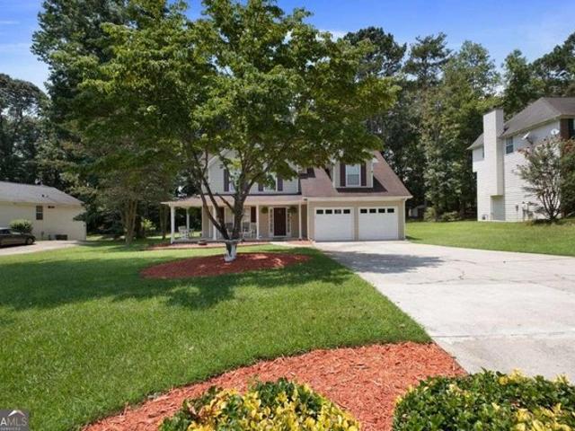 9878 Point View Dr, Jonesboro, GA 30238
