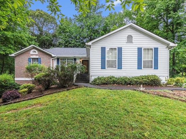 9872 Point View Dr, Jonesboro, GA 30238