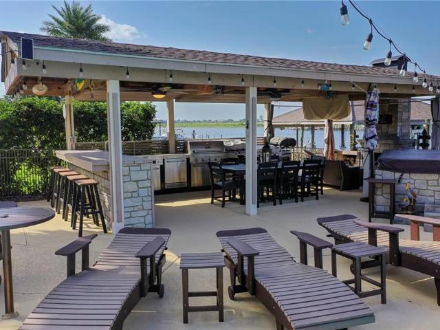 987 Lakeshore Boulevard