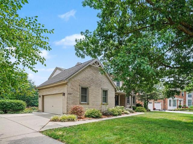 987 Lakeway Court