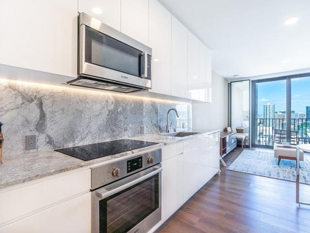 987 Queen St Apt 2409, Honolulu, HI 96814