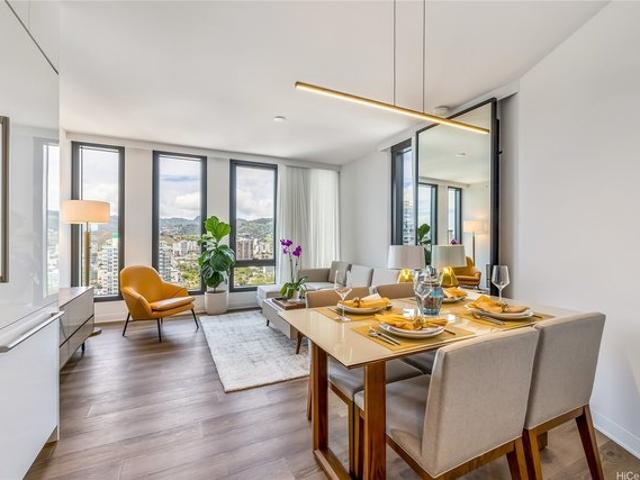 987 Queen St Apt 3517, Honolulu, HI 96814