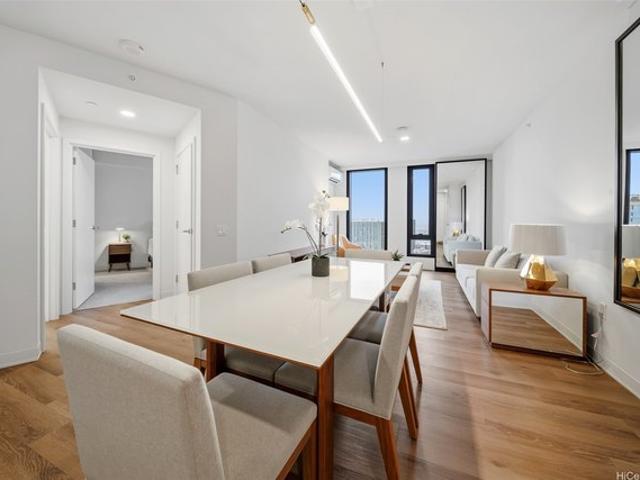 987 Queen St Apt 4013, Honolulu, HI 96814