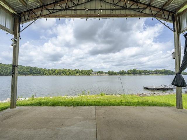 987 River Front Dr, Clifton, TN 38425