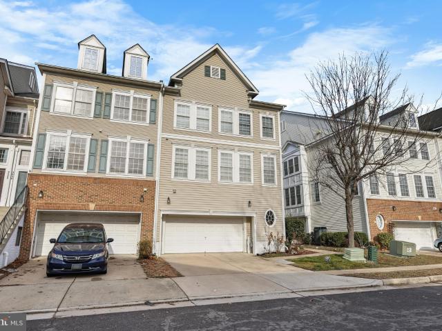 9884 Sounding Shore Ln, Bristow, VA 20136 | MLS #VAPW2116 | Compass