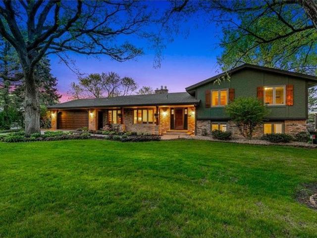 9885 Oak Shore Dr, Lakeville, MN 55044