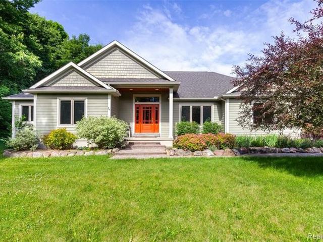 9887 Hadley Rd, Independence, MI 48348