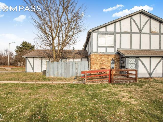 9887 Royce Dr, Indianapolis, IN