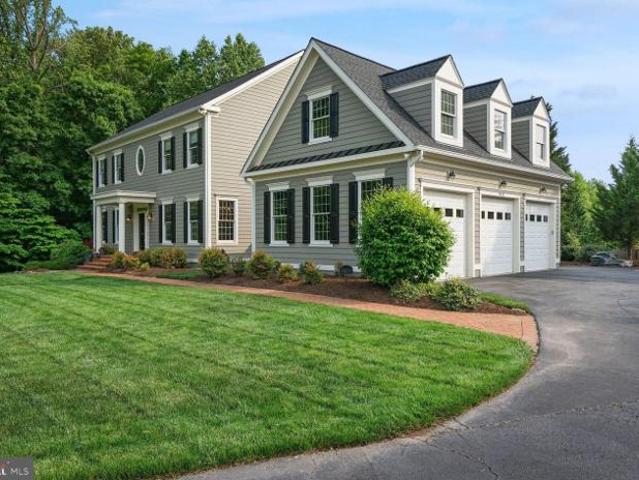 9889 Chapel Bridge Estates Dr, Fairfax Station, VA 22039