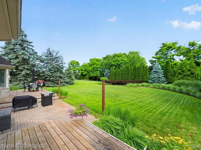 9880 Boulder Court