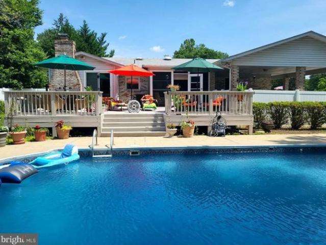 9880 Wellhouse Dr, White Plains, MD 20695