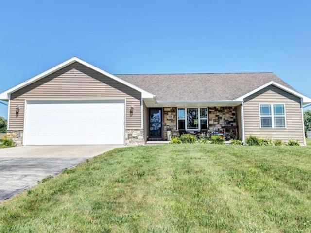 988 Creek Ct, Little Suamico, WI 54141