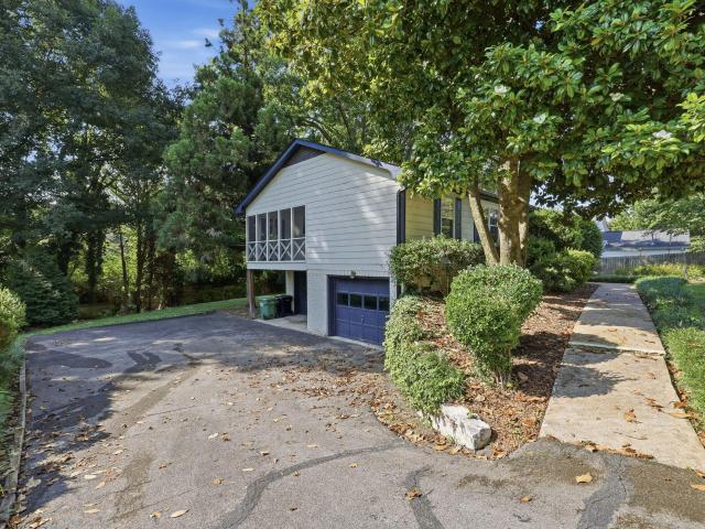 988 Stone Crest Circle