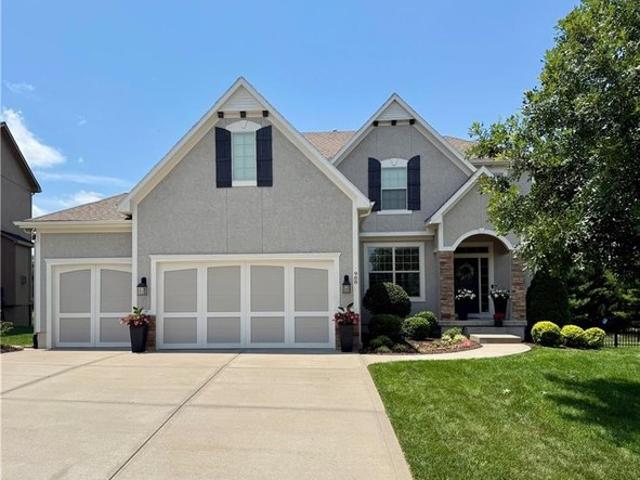 988 SW Perth Shire Dr, Lee's Summit, MO 64081