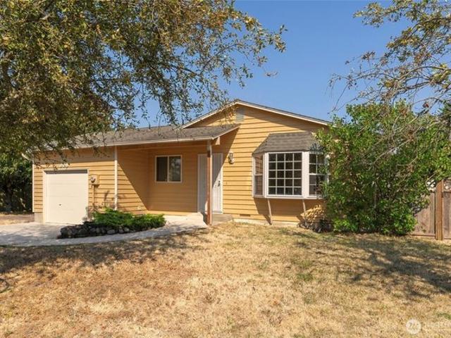 988 Ridgeway Dr, Oak Harbor, WA 98277