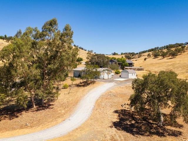 9898 Alamo Dr, La Grange, CA 95329