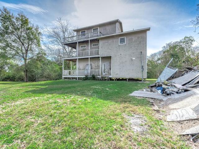 9898 Tri City Beach Rd, Baytown, TX 77523