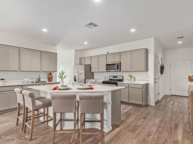 9890 N Swift Fox Pl, Marana, AZ 85653