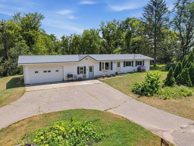 9893 15th Rd, Almond, WI 54909