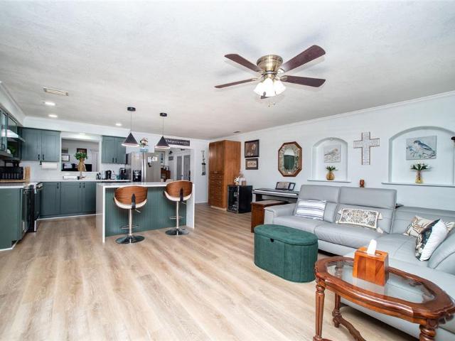 989 8th Ave NE, Largo, FL 33770 | MLS #TB8492