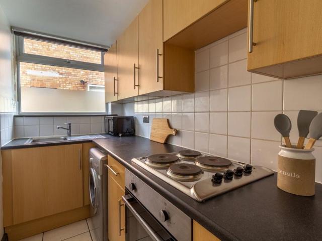 98 100 Portland Street, Lincoln, LN5 2 bed flat to rent £1,322 pcm £305 pw