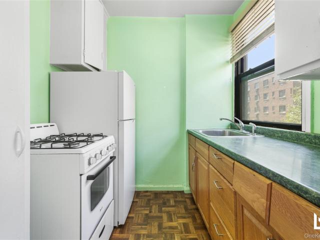 98 34 63rd Drive 4J