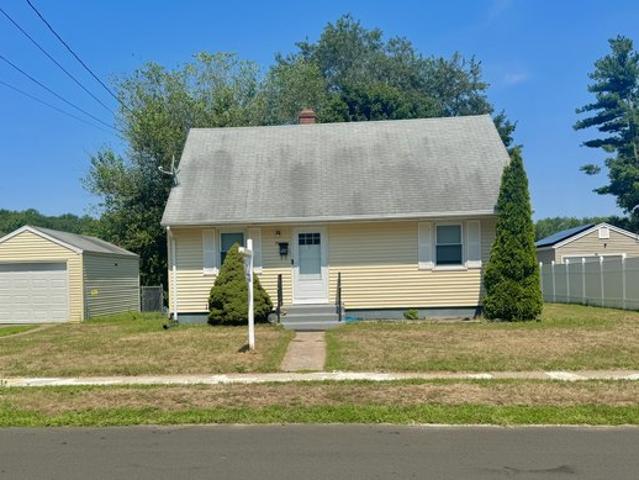 98 Twin Brook Rd, Hamden, CT 06514