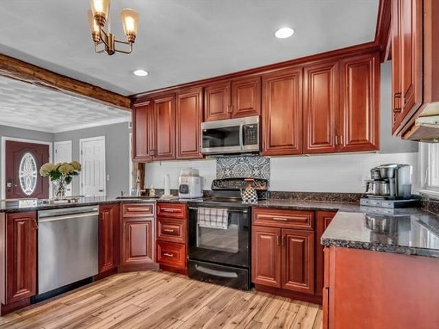 98 Turgeon Ave, Dracut, MA 01826