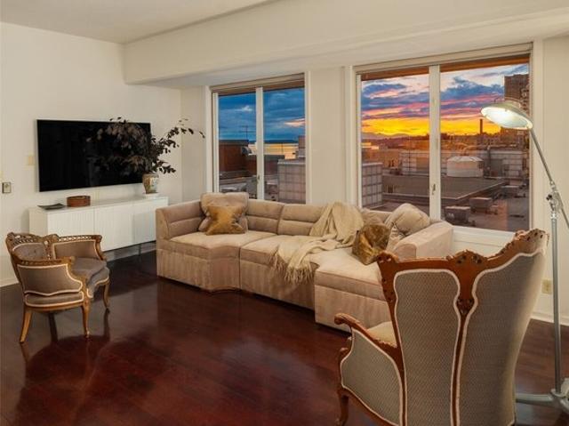 98 Union St Apt 810, Seattle, WA 98101