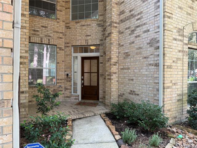 98 W Knightsbridge Drive