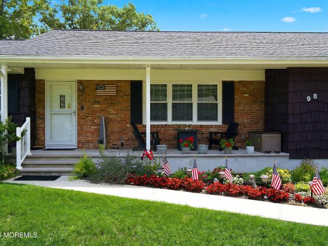98 Woodridge Avenue
