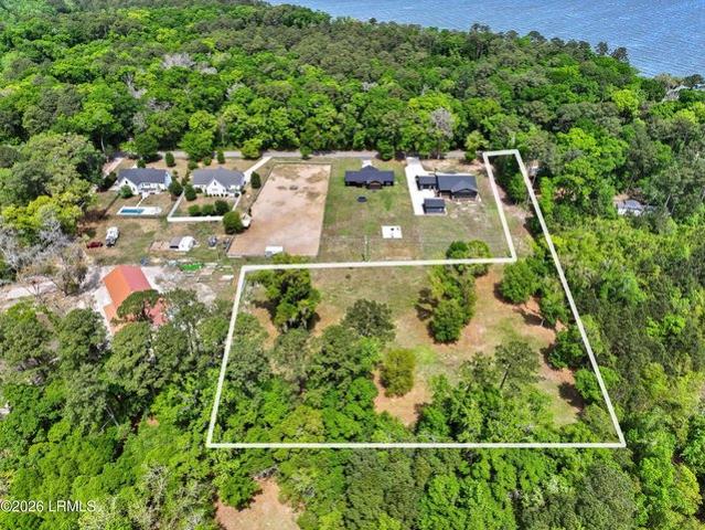 98 Alston Rd, Beaufort, SC 29907