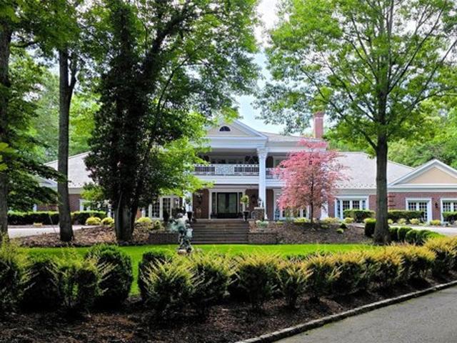 98 Cliff Rd, Port Jefferson, NY 11777
